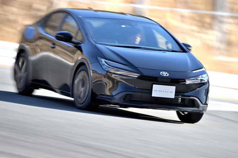 新型プリウスに試乗！ 1.8リッターと2リッターのFFと4WDの4モデルを比較 | 自動車情報・ニュース WEB CARTOP