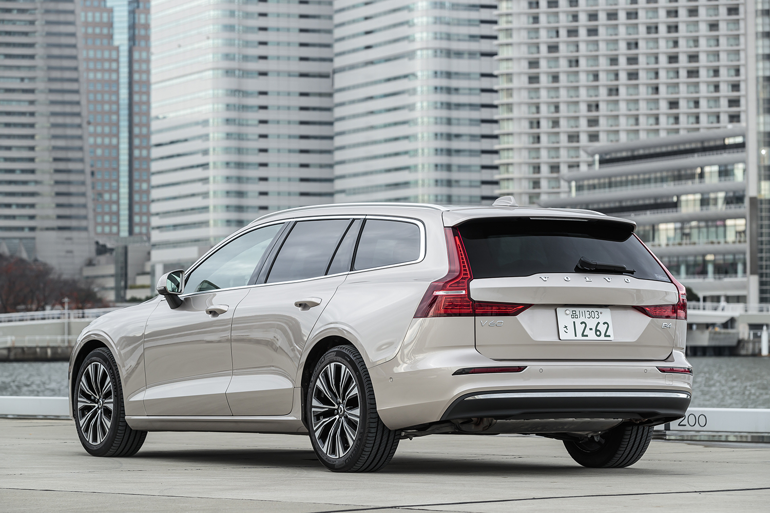 V60 B4 V60 B4